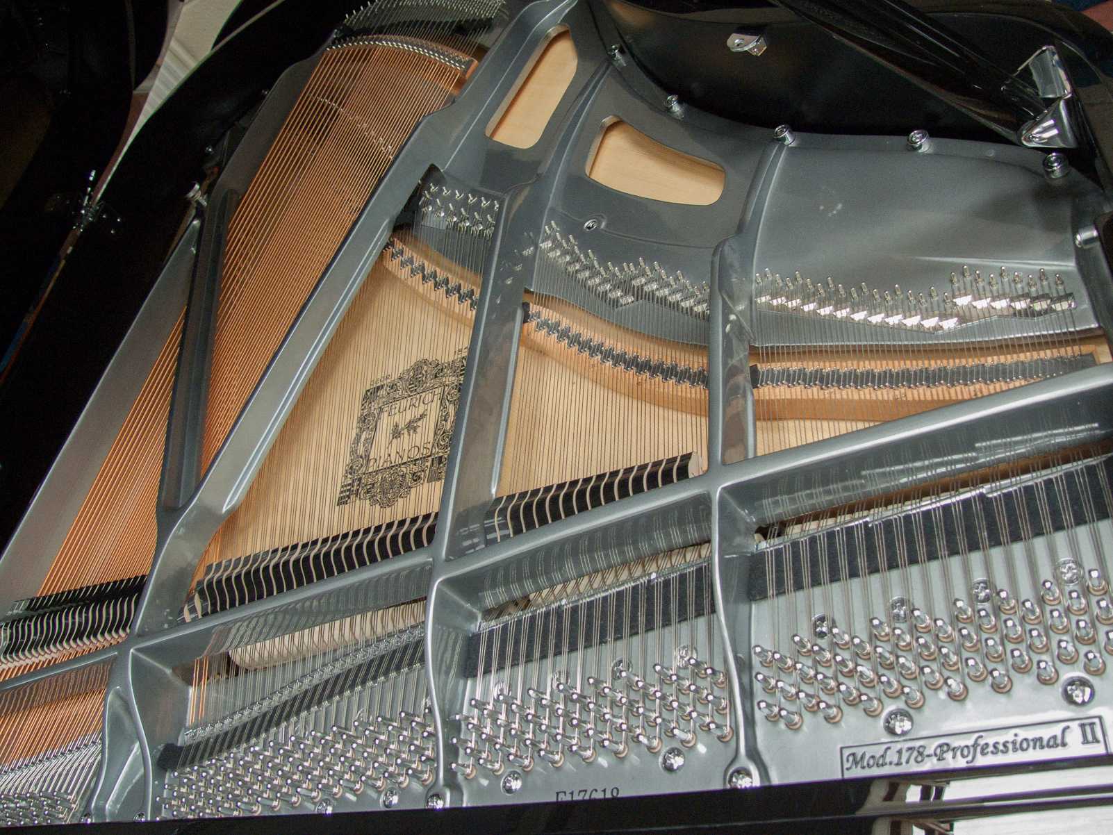Roberts Pianos