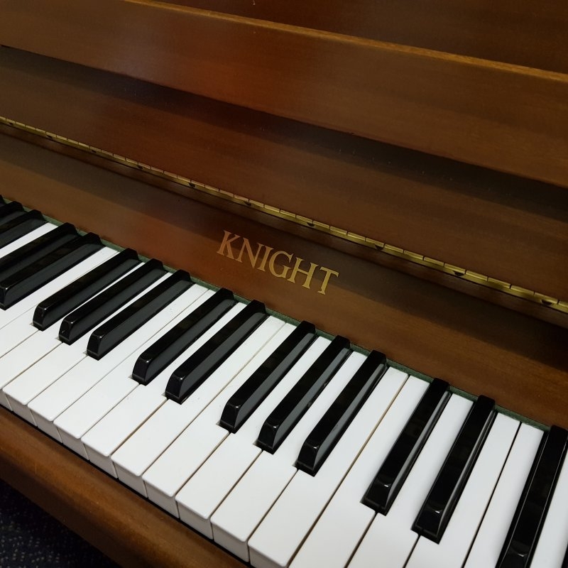 Roberts Pianos
